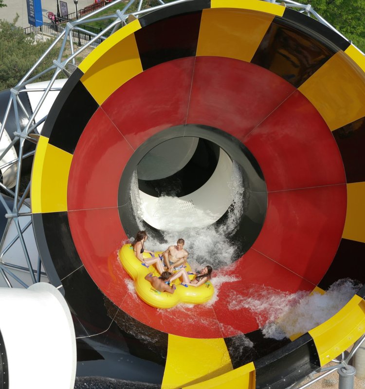 Wipeout @ Six Flags Hurricane Harbor, Chicago - Themeparkplanner