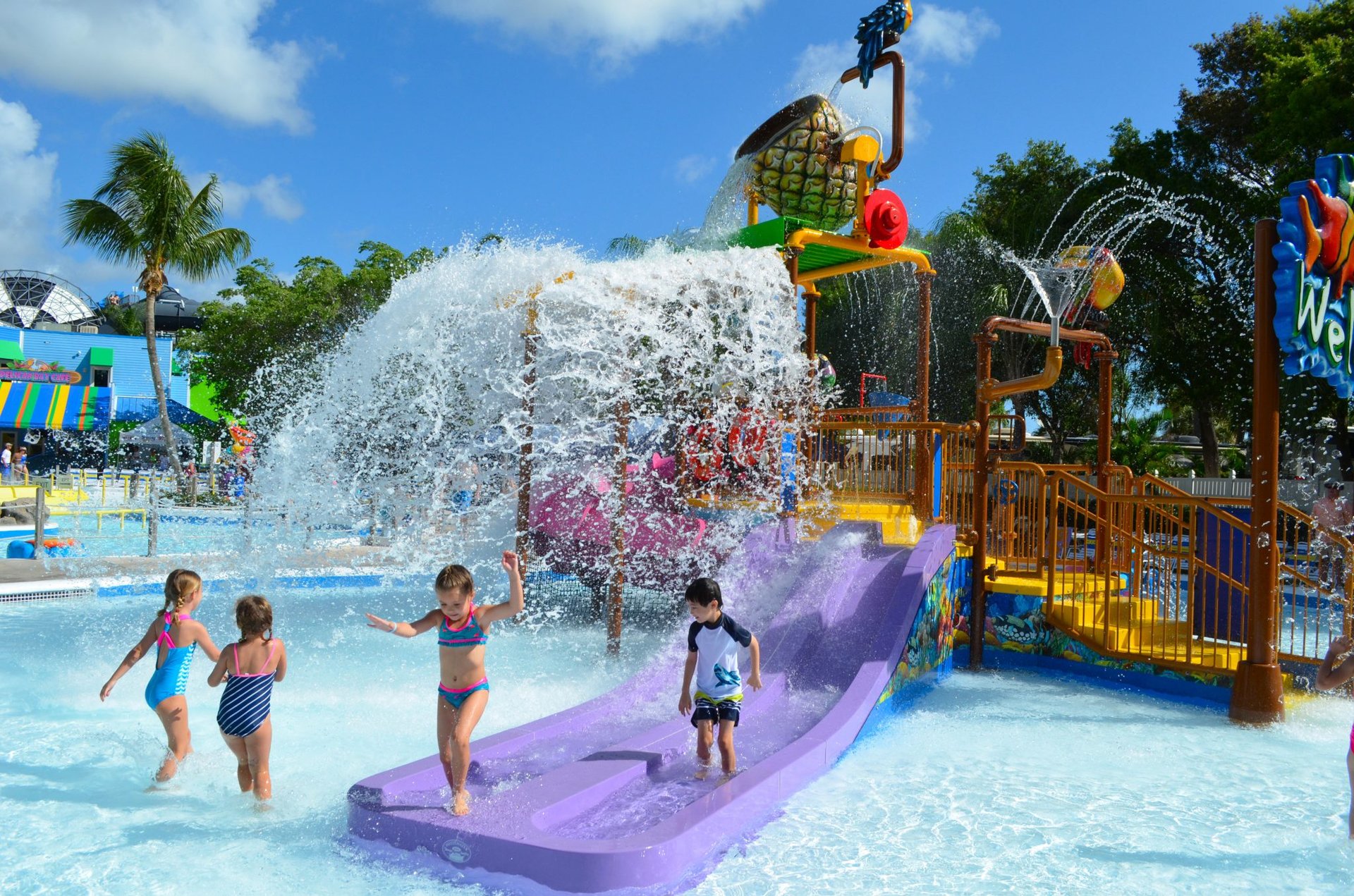 Splashwater Beach - Hurricane Harbor Phoenix