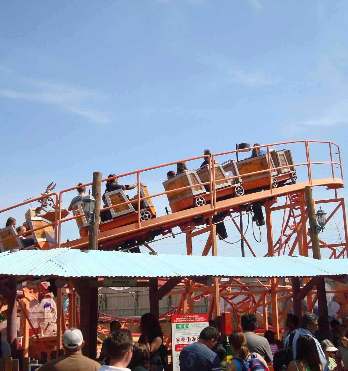 Wile E. Coyote’s Grand Canyon Blaster | Six Flags Over Texas