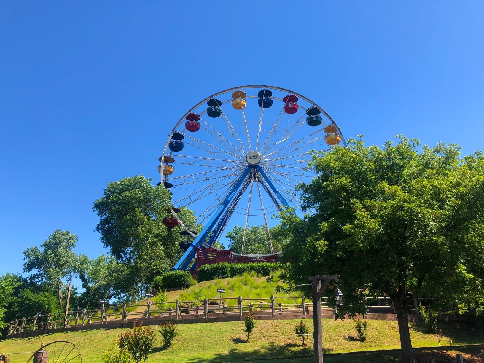Grand Centennial Ferris Wheel - Frontier City