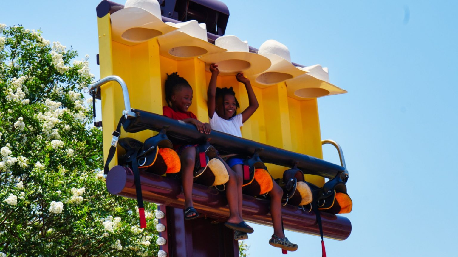 Bucking Broncos - Six Flags Fiesta Texas