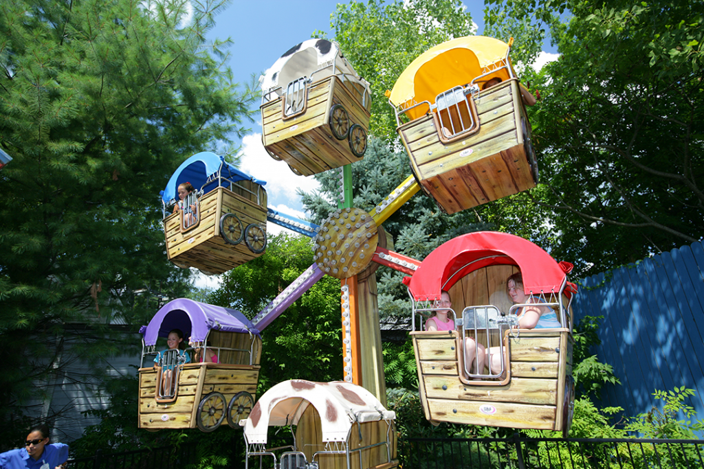 Wacky Wagons - Six Flags New England