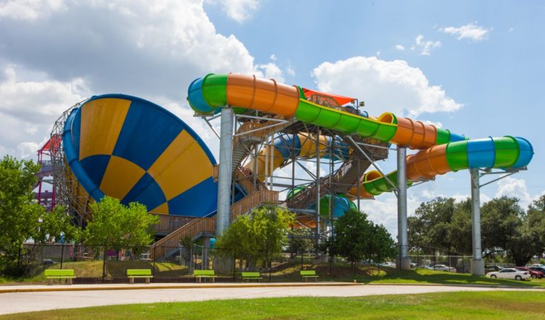 History & Evolution of Six Flags Hurricane Harbor Splashtown