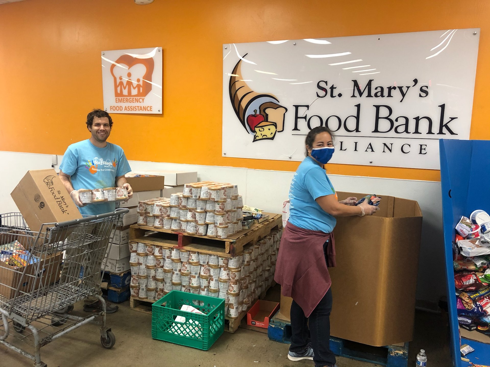 Community - Hurricane Harbor Phoenix