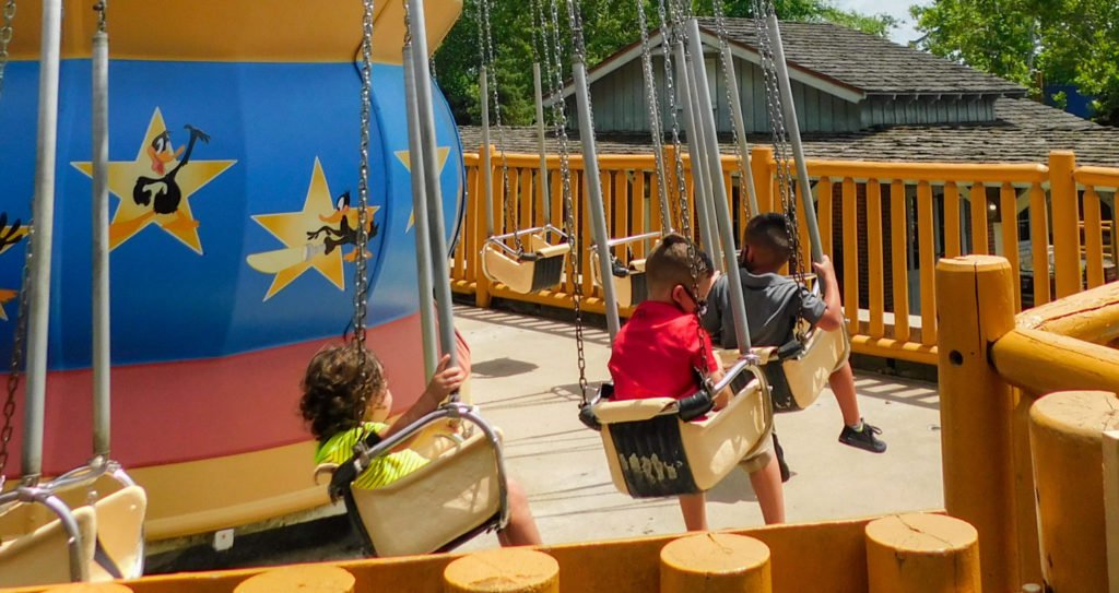 Daffy Duck Stars on Parade - Six Flags St Louis