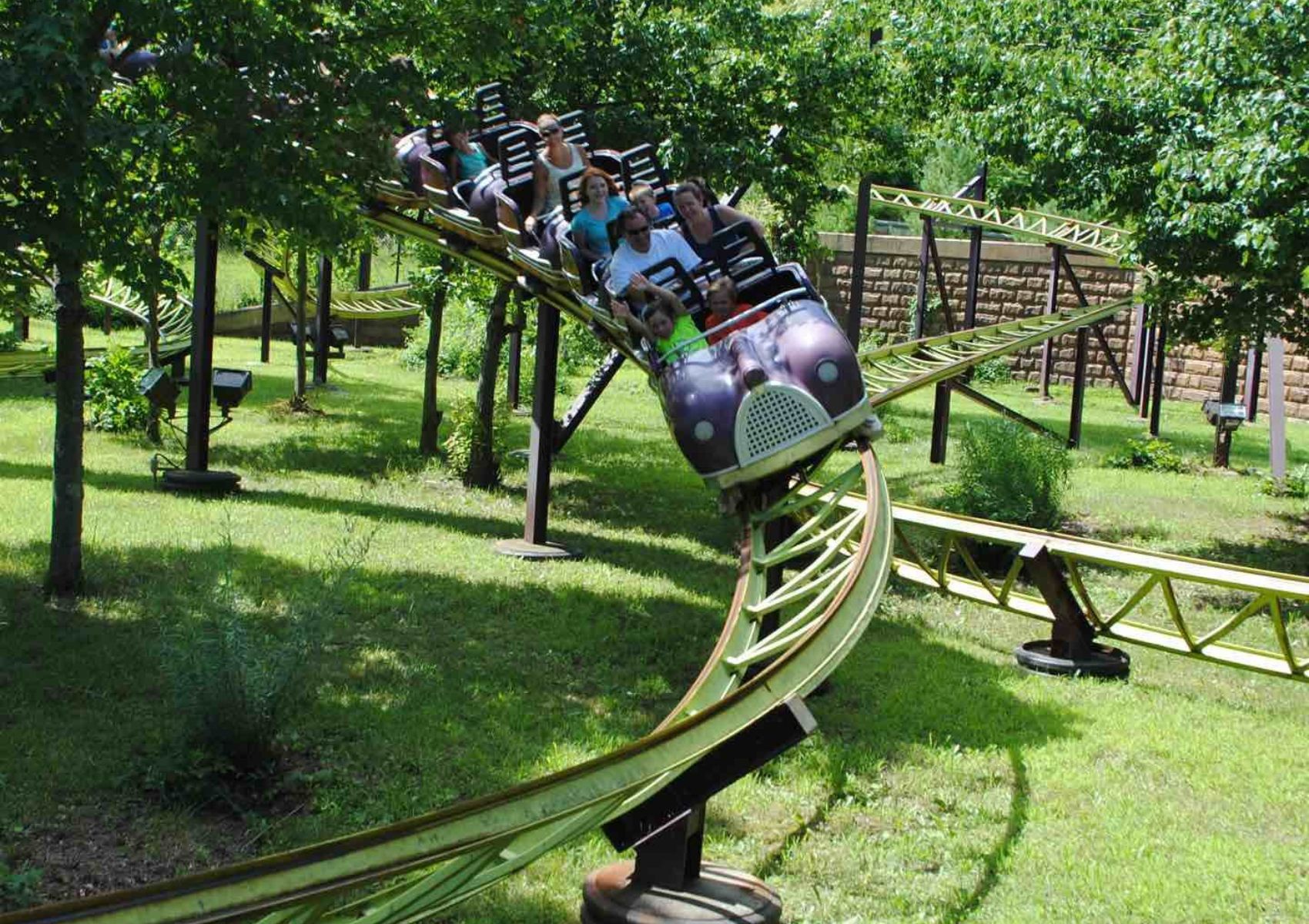 Things to do Springfield, MA | Six Flags New England | Thrills Await